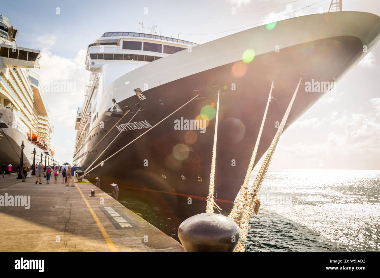 BASSETERRE, ST. KITS AND NEVIS 14 DECEMBER, 2016: Cruise passengers ...