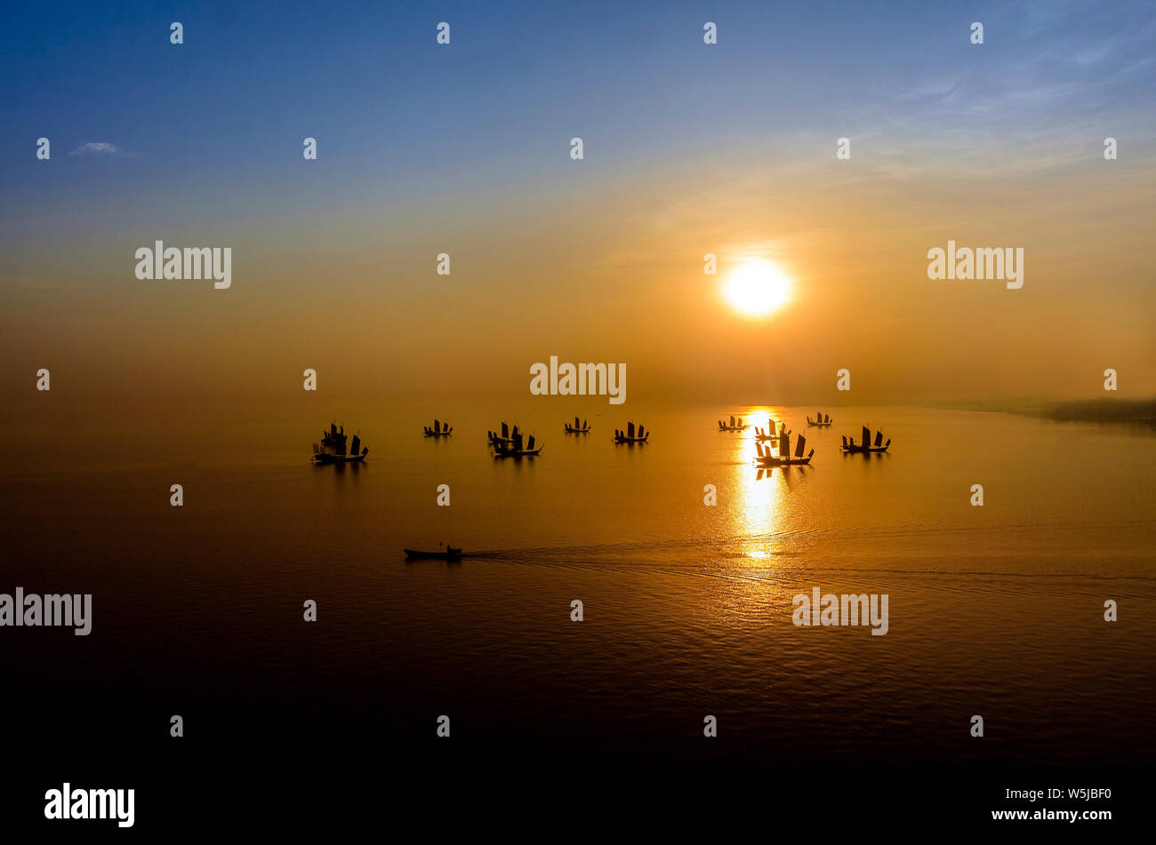 Lake tai hi-res stock photography and images - Alamy