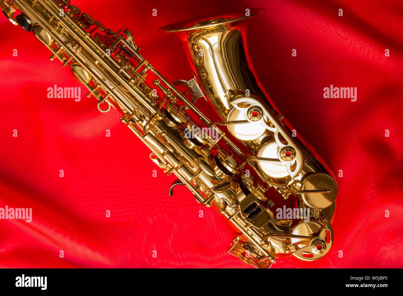 Saxophone on red silk hi-res stock photography and images - Alamy
