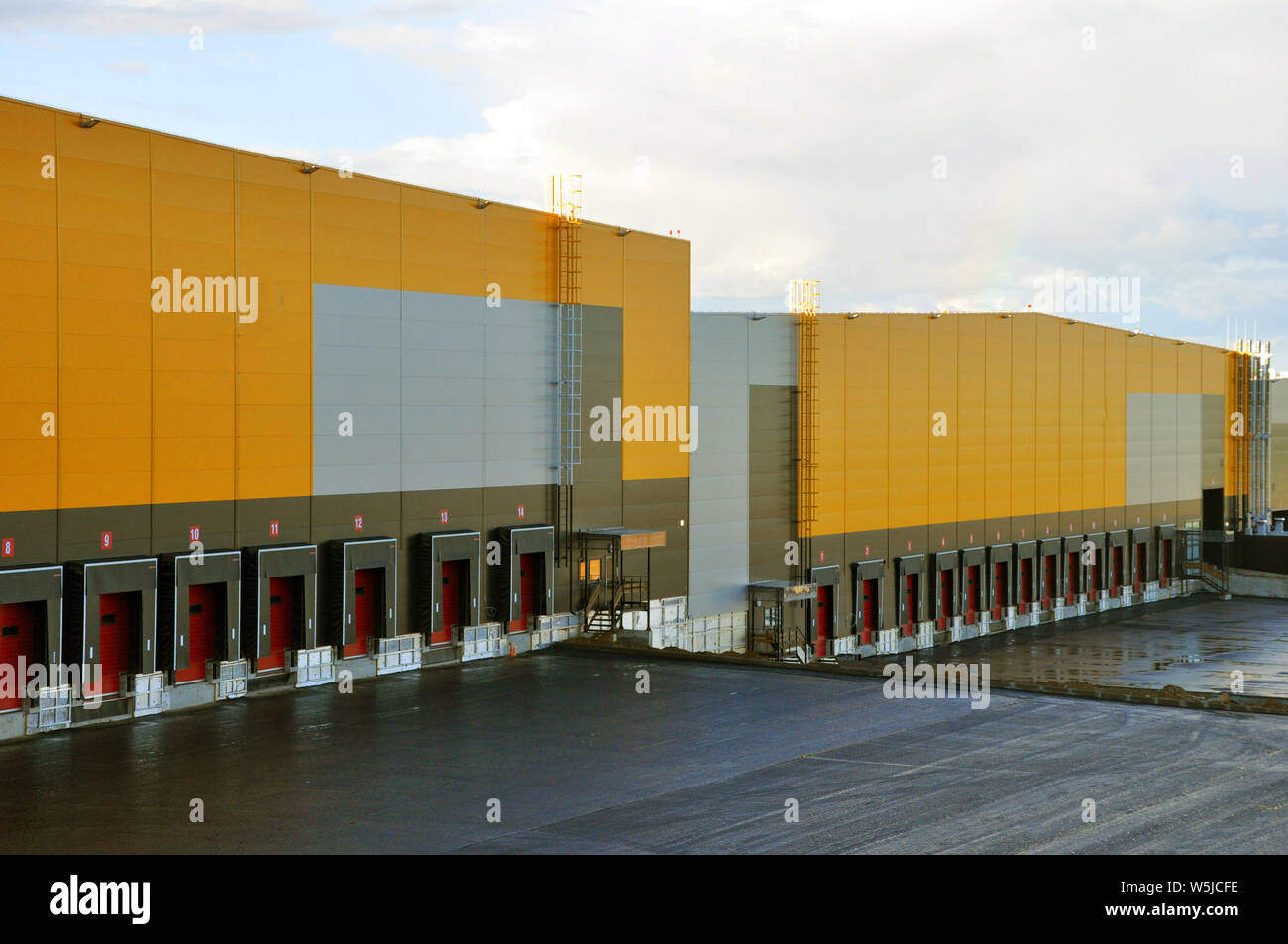 innovative logistic warehouse complex. General form. Excellent solution ...