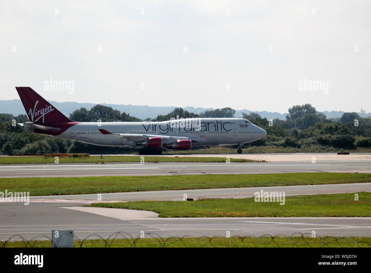 Virgin plane landing manchester airport hi-res stock photography and ...