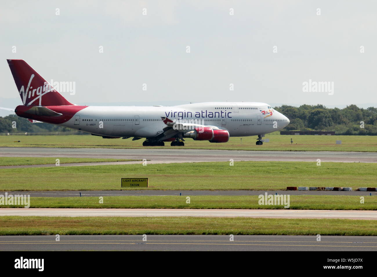 Transportation manchester airport virgin atlantic hi-res stock ...