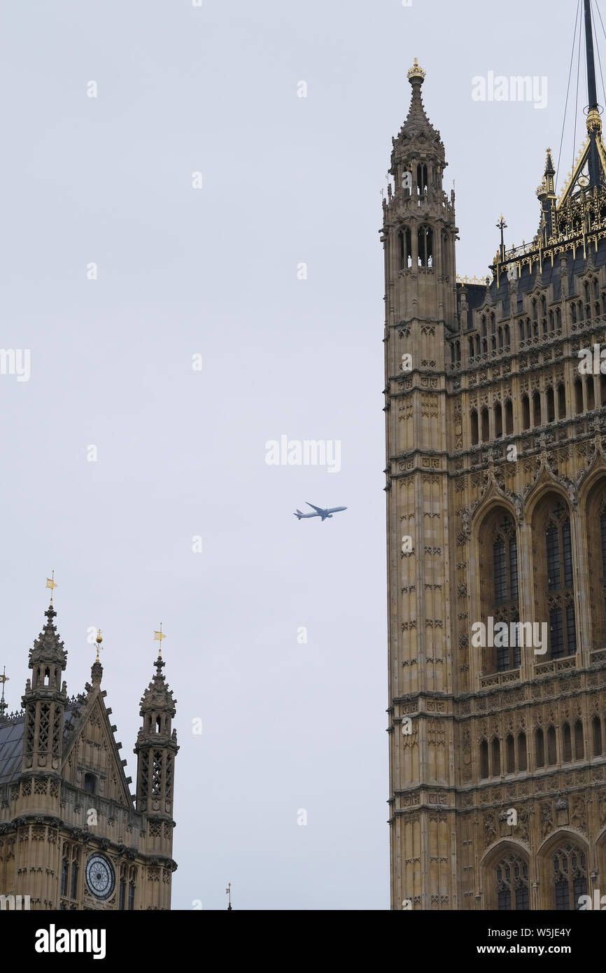 Passenger airplane in the sky over London Stock Photo - Alamy