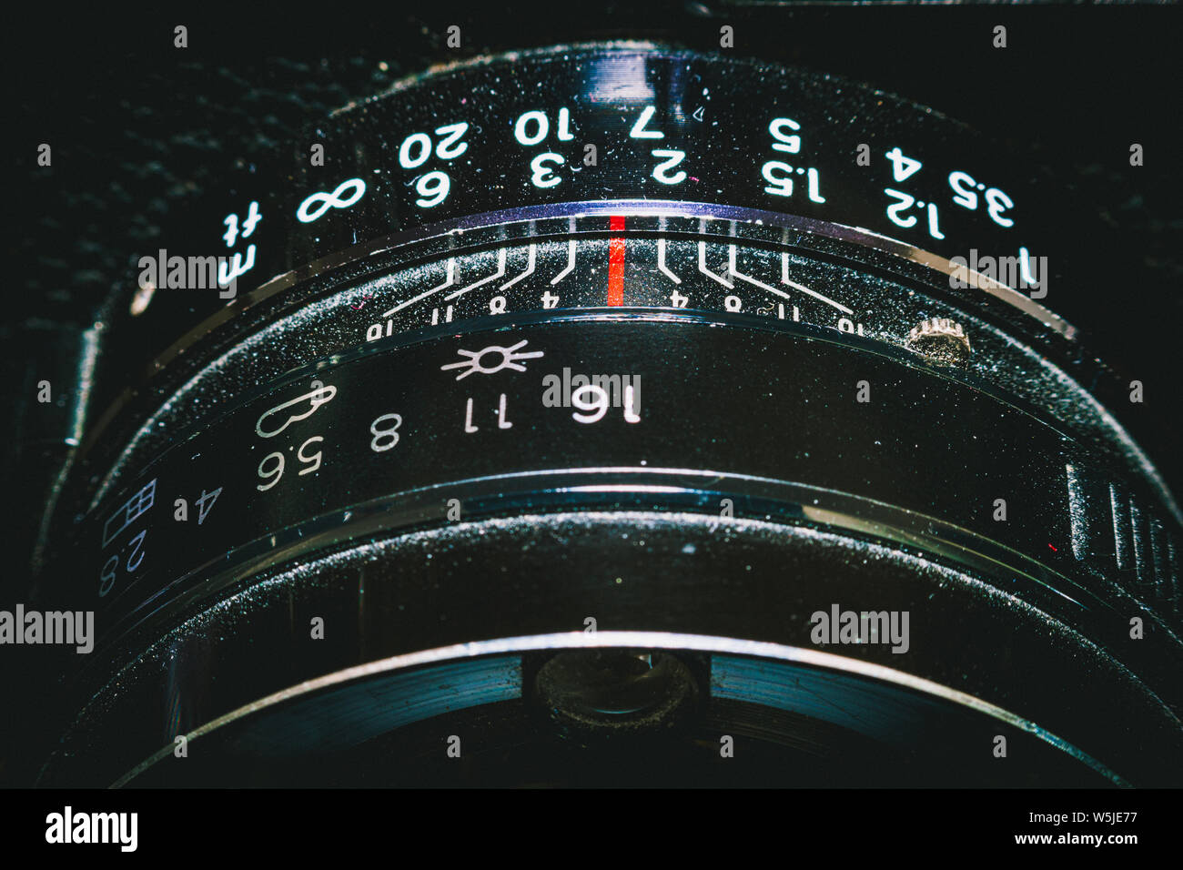 Old camera lens hi-res stock photography and images - Alamy