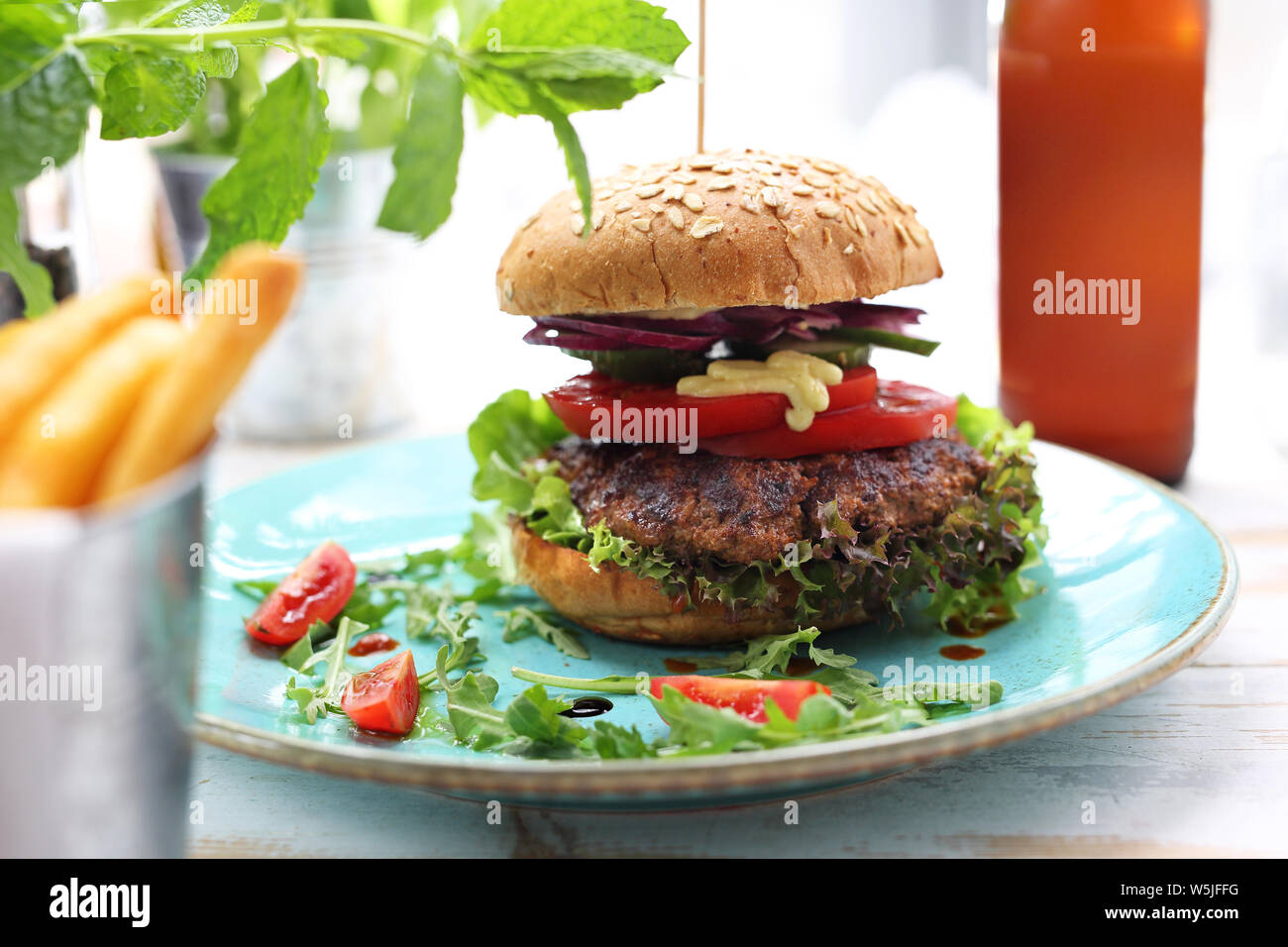 Burger on the plate hi-res stock photography and images - Alamy