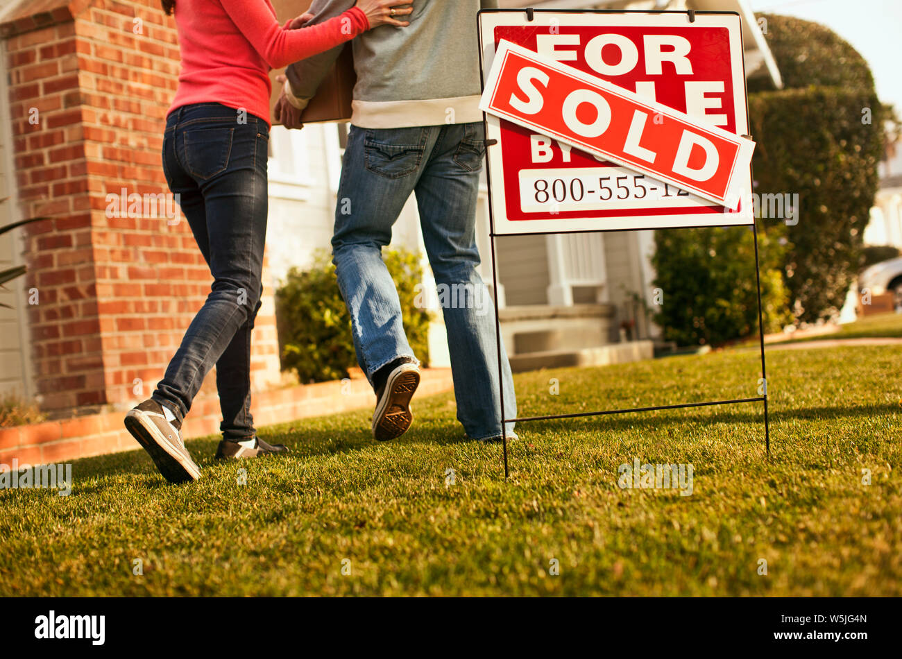 Couple arrive hi-res stock photography and images - Alamy
