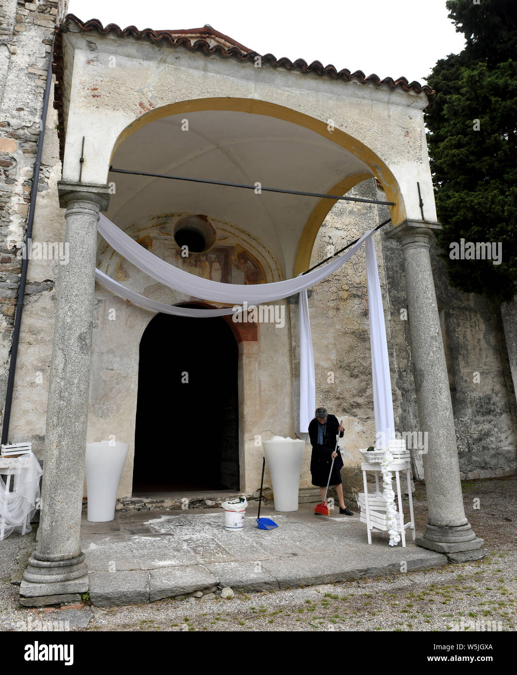 Cleaning church hi-res stock photography and images - Alamy