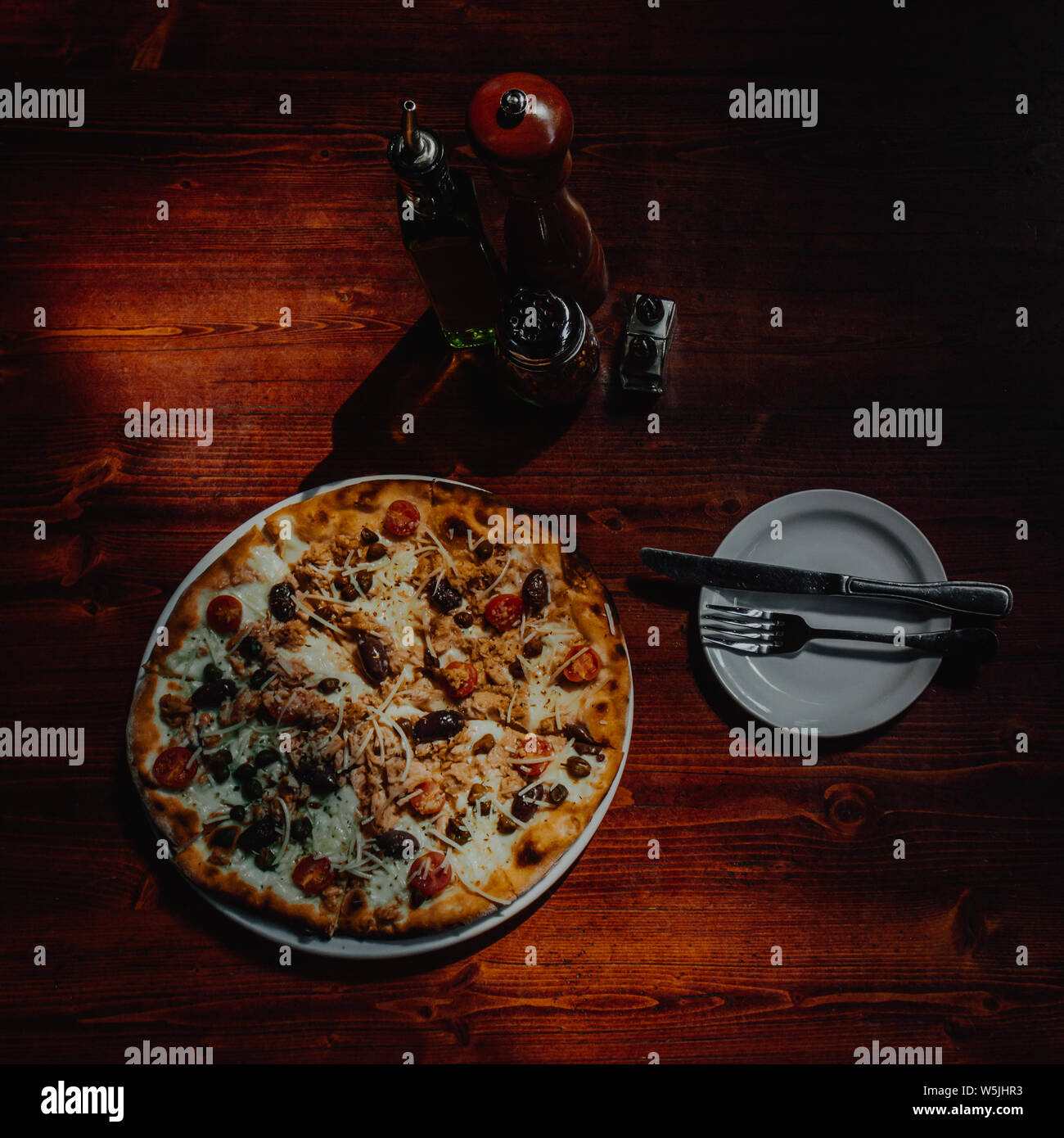 Pizza party vintage hi-res stock photography and images - Alamy
