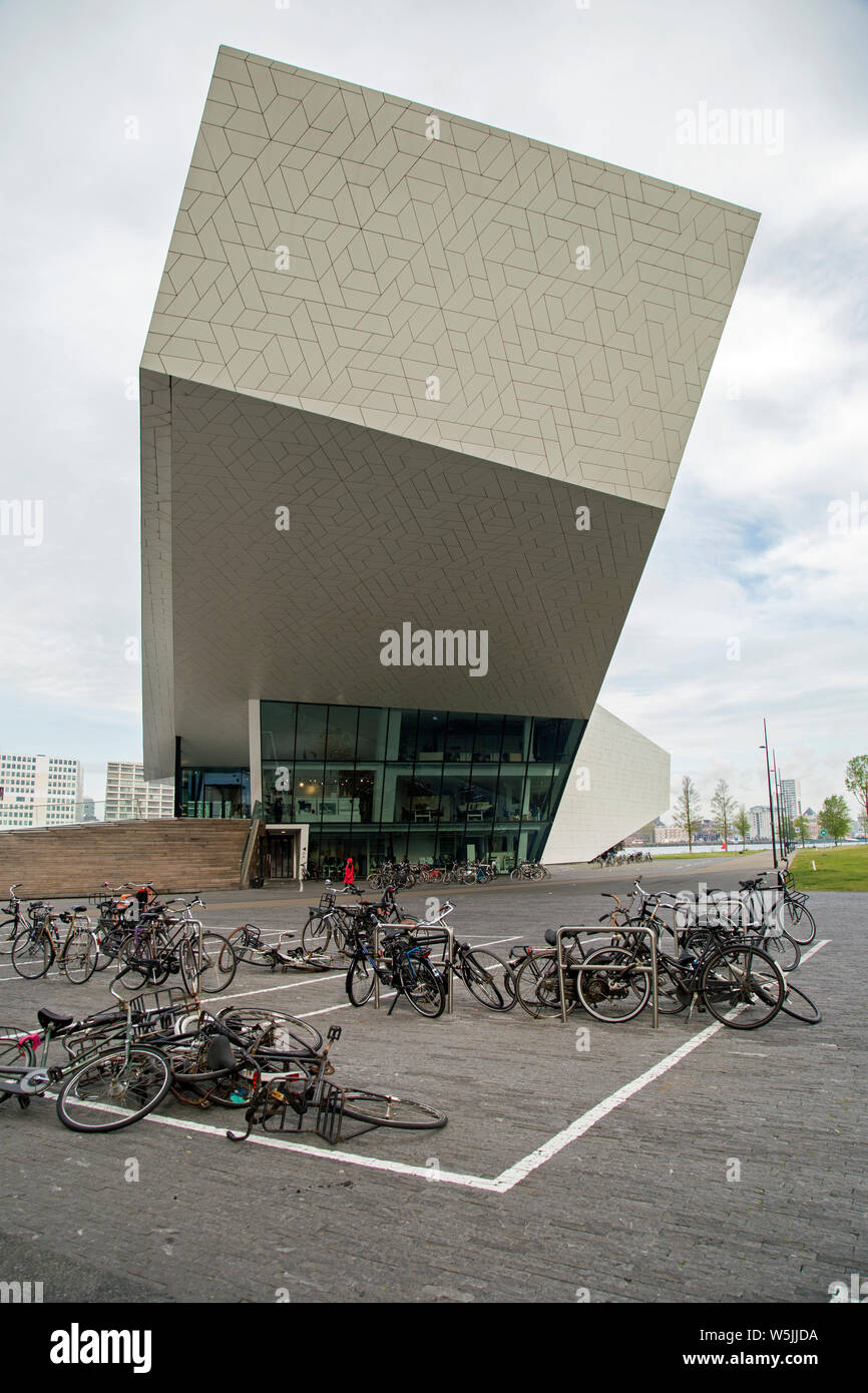 Car shaped building hi-res stock photography and images - Alamy