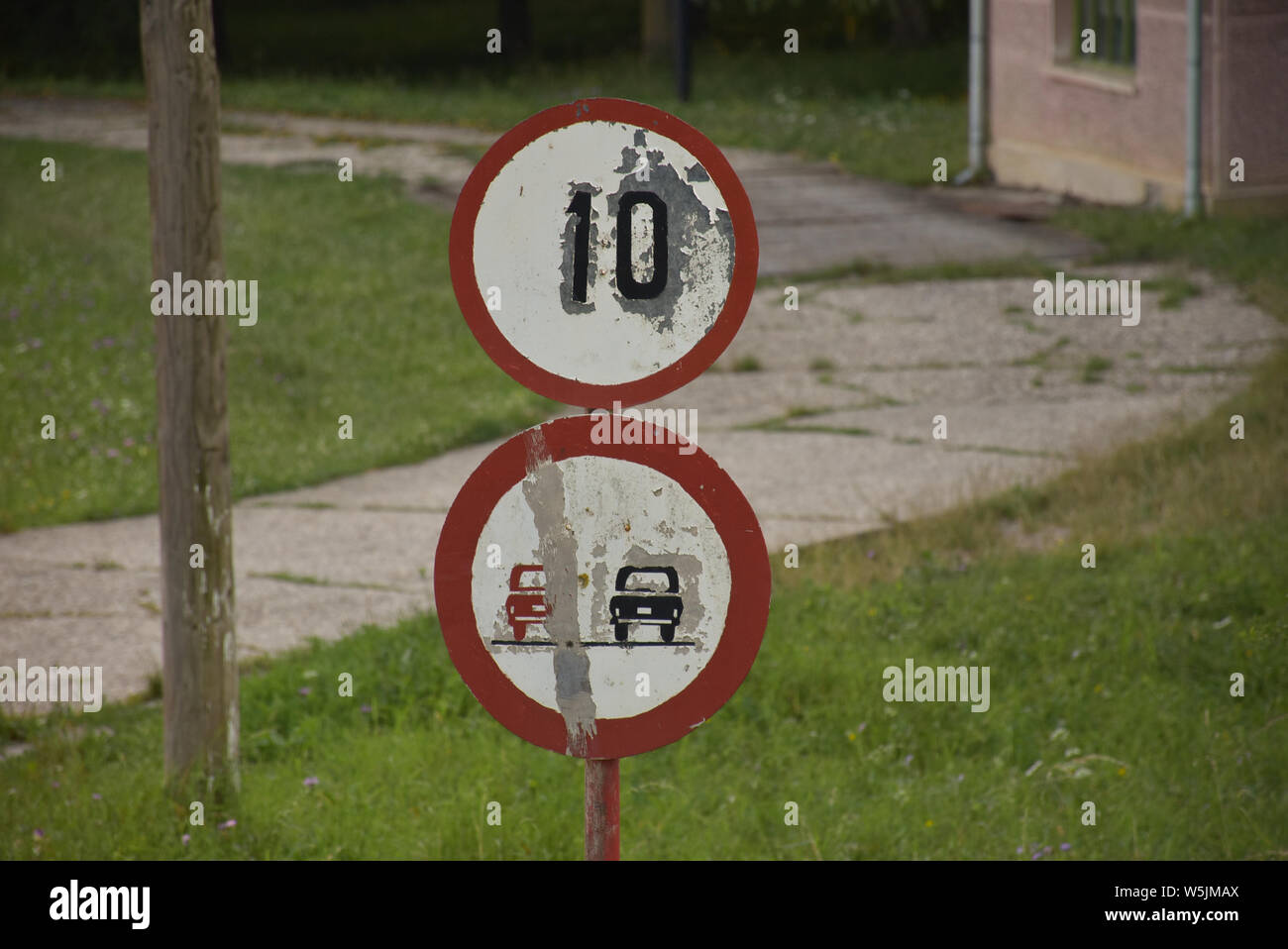 Deteriorated road sign hi-res stock photography and images - Alamy