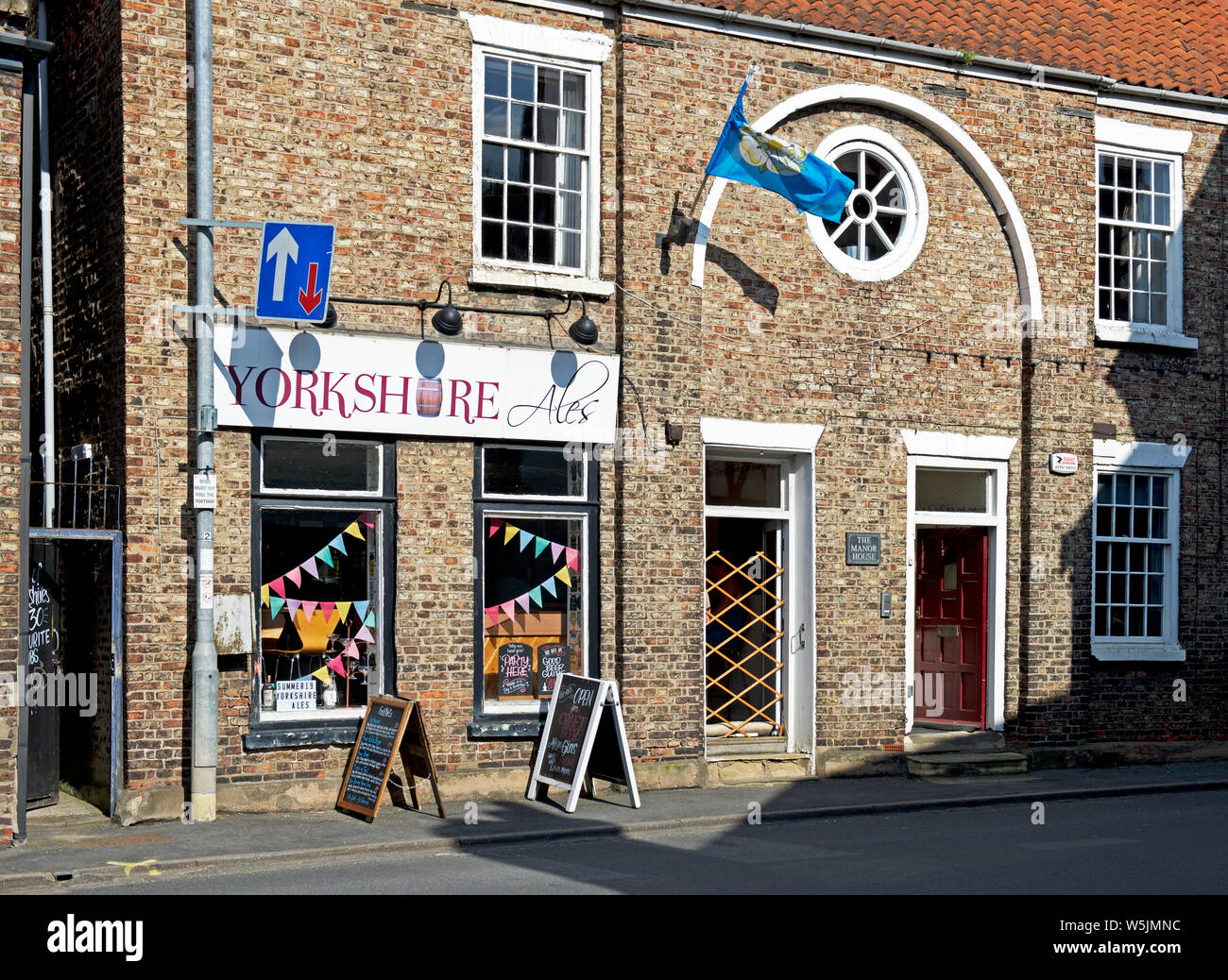Yorkshire Ales, a pub in Snaith, East Yorkshire, England UK Stock Photo ...