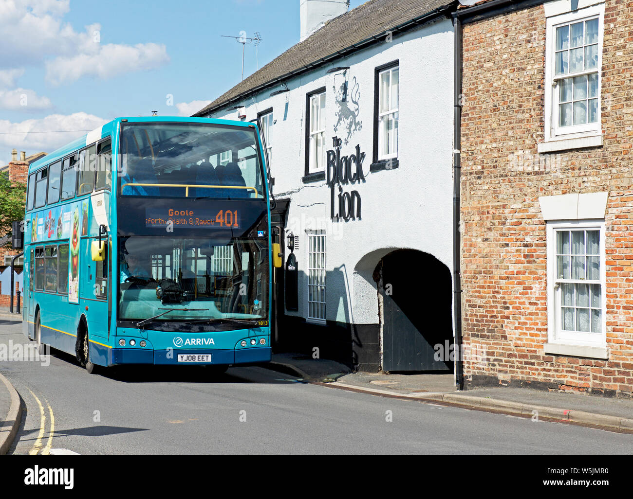 The Black Lion pub - and bus - in Snaith, East Yorkshire, England UK ...