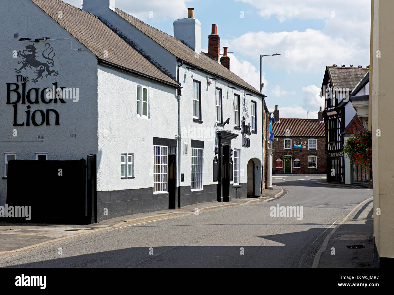 The Black Lion pub in Snaith, East Yorkshire, England UK Stock Photo ...