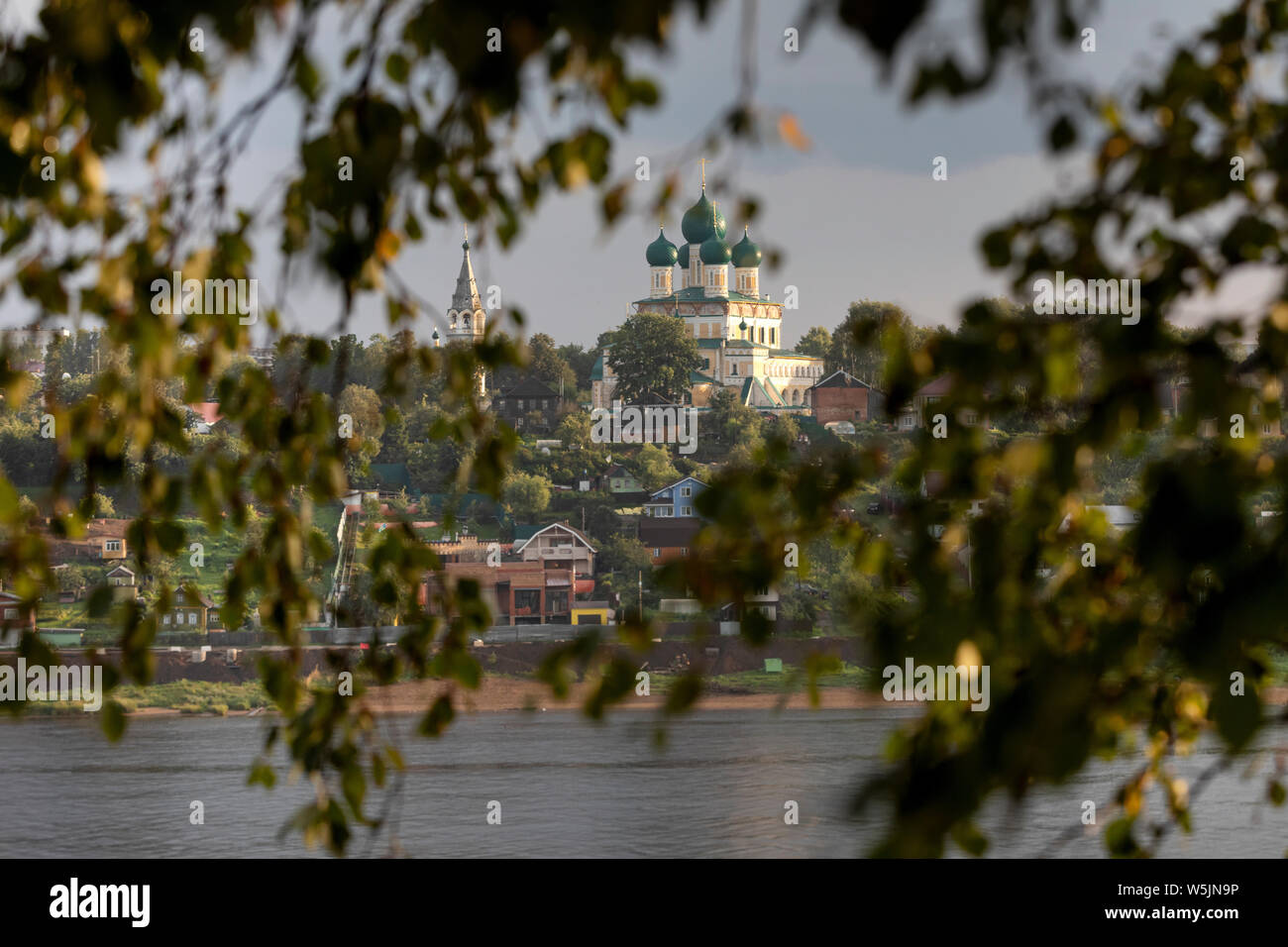 Volga river village hi-res stock photography and images - Alamy