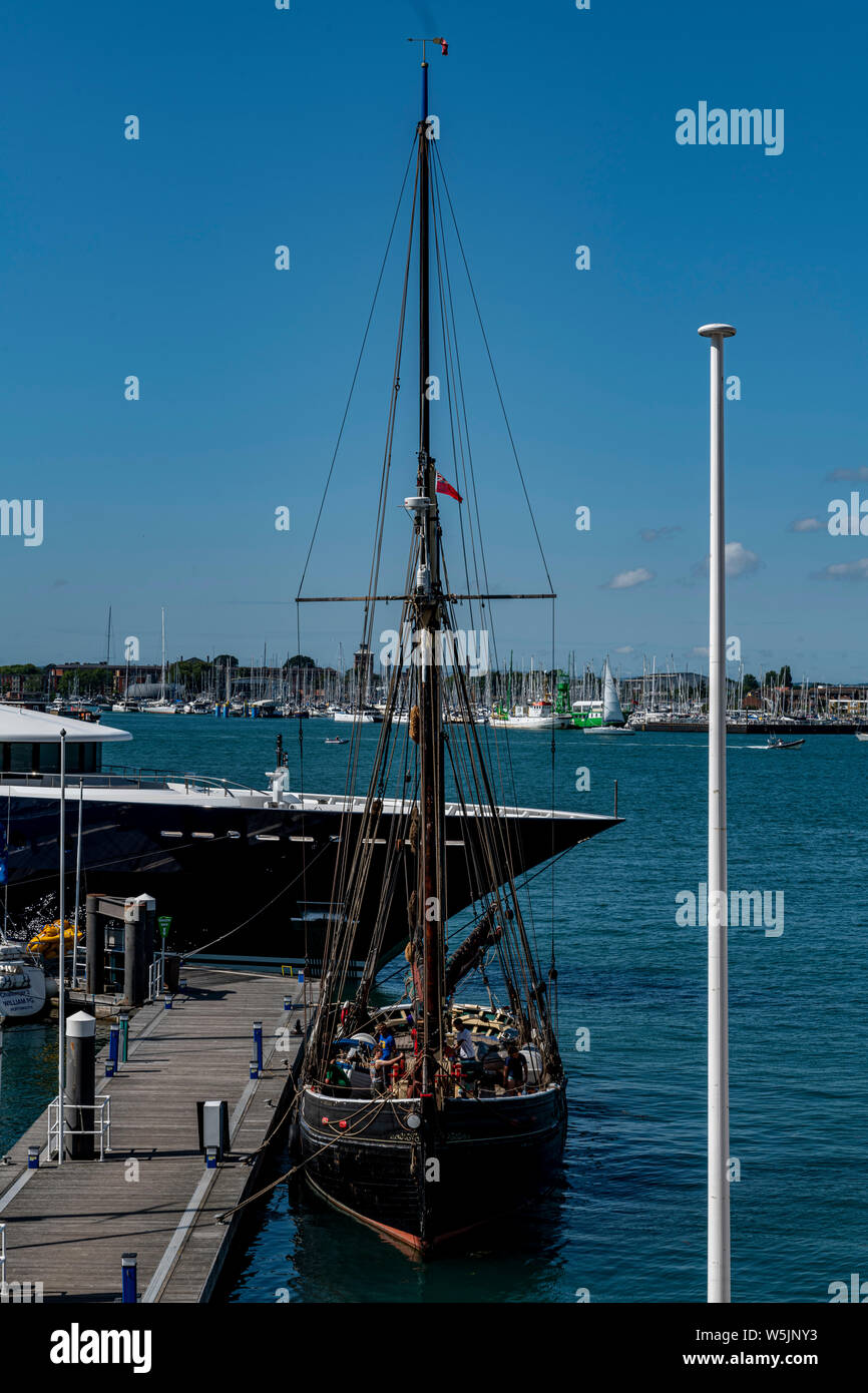 Gunwharf key hi-res stock photography and images - Alamy