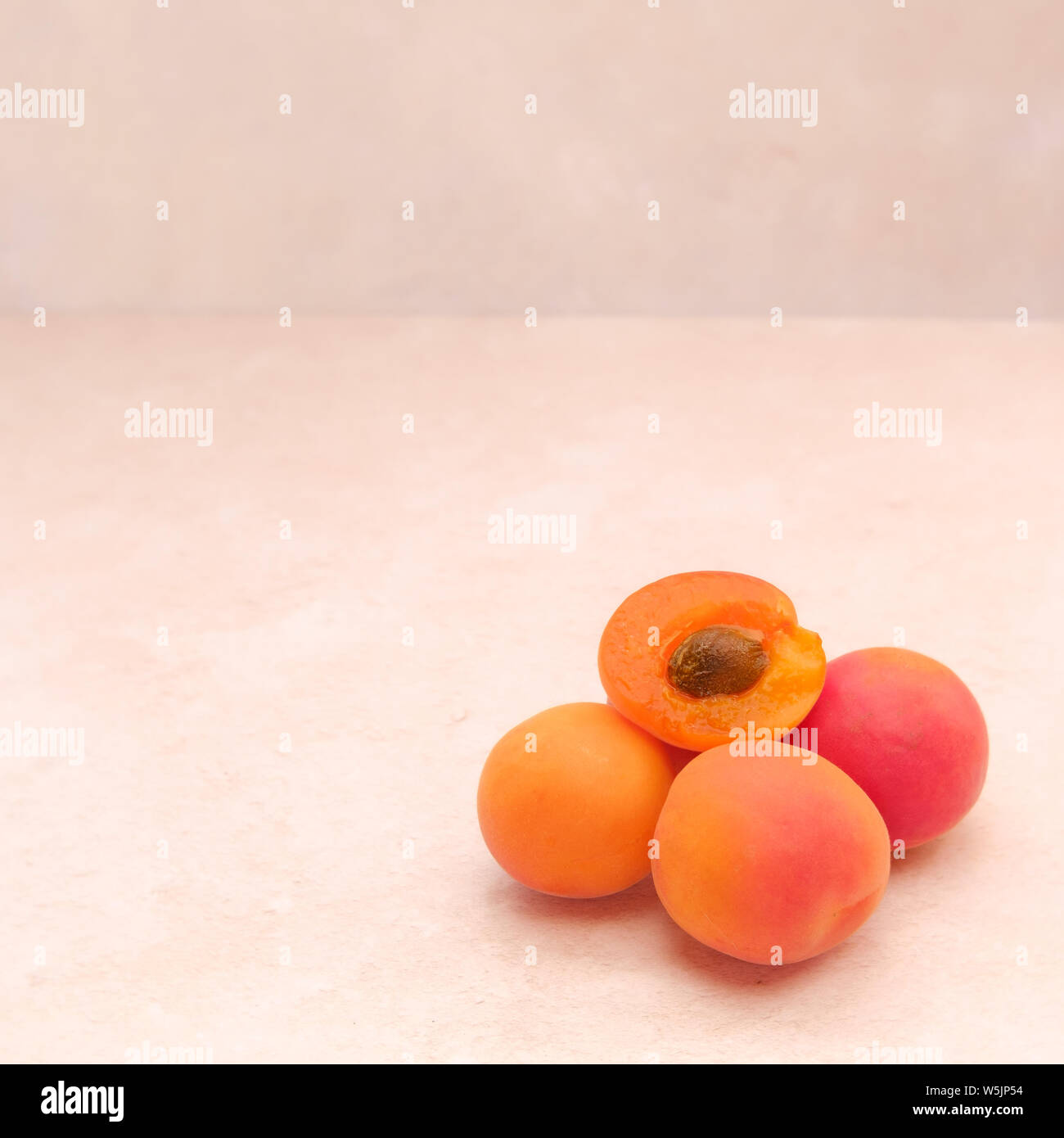 Fresh Apricots on a Kitchen Surface Stock Photo - Alamy