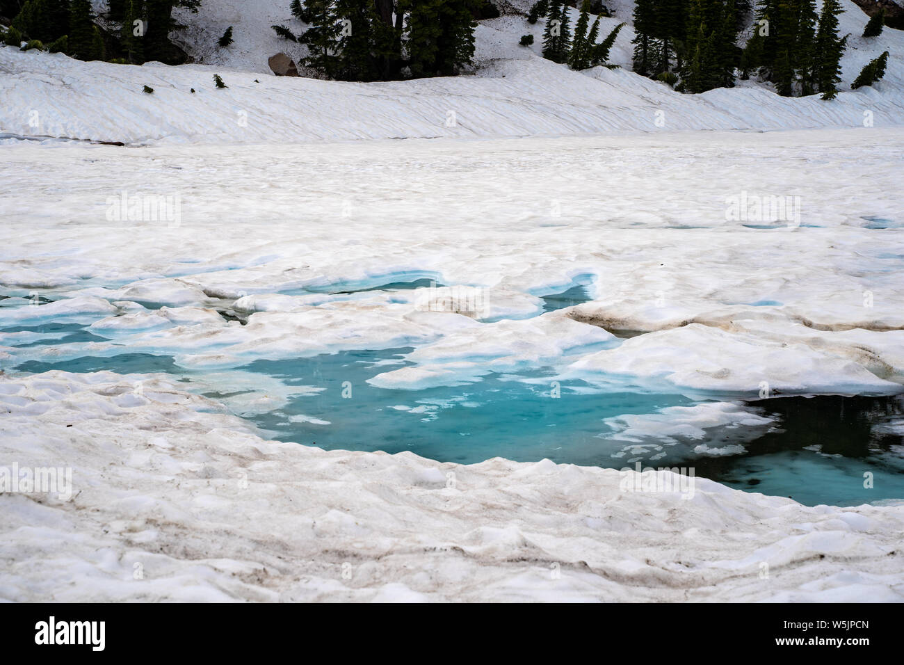 Frozen melting emerald lake hi-res stock photography and images - Alamy