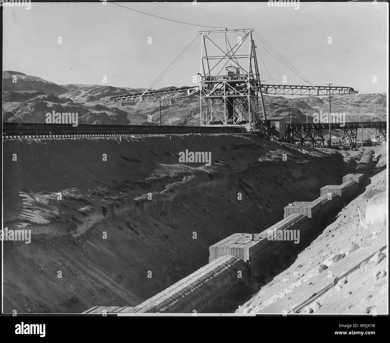 Airplane tripper stacker at mixer storage pile, sand and gravel system ...