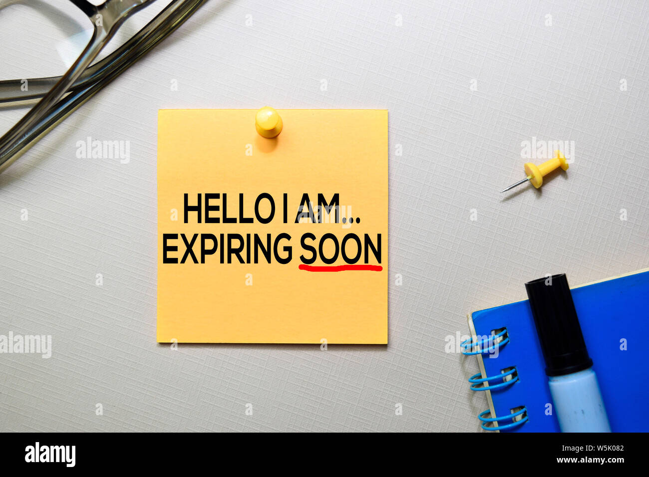 Hello I am Expiring Soon text on sticky notes isolated on office desk ...