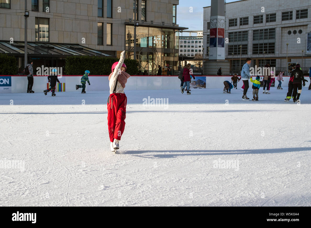 Outdoor skating rinks hi-res stock photography and images - Alamy