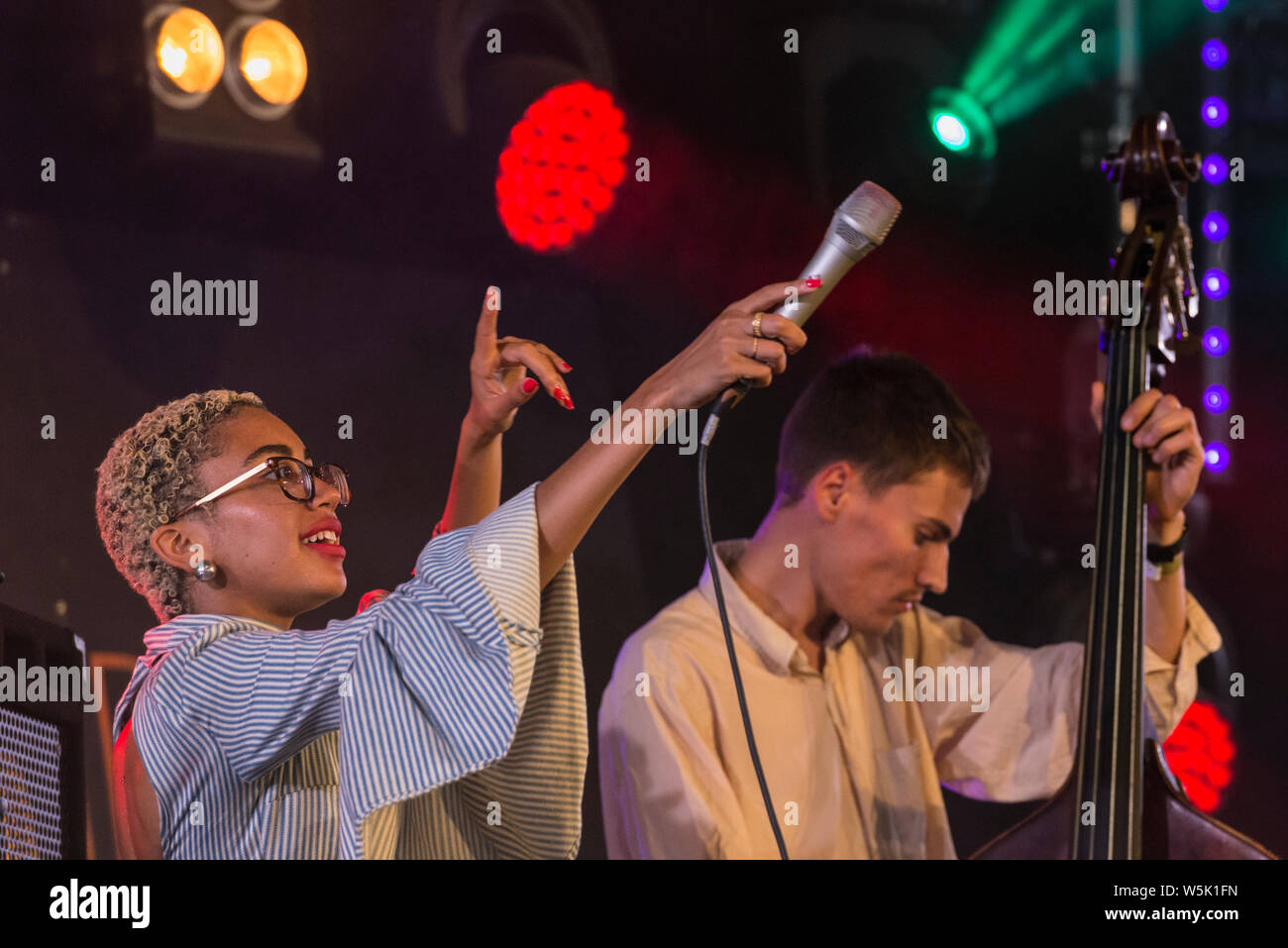 Bass singer hi-res stock photography and images - Alamy