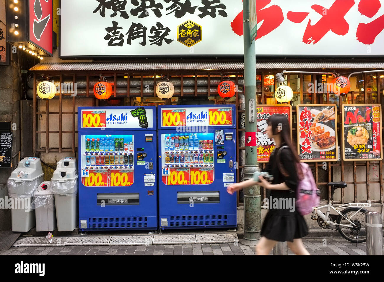 Asahi vending machine hi-res stock photography and images - Alamy
