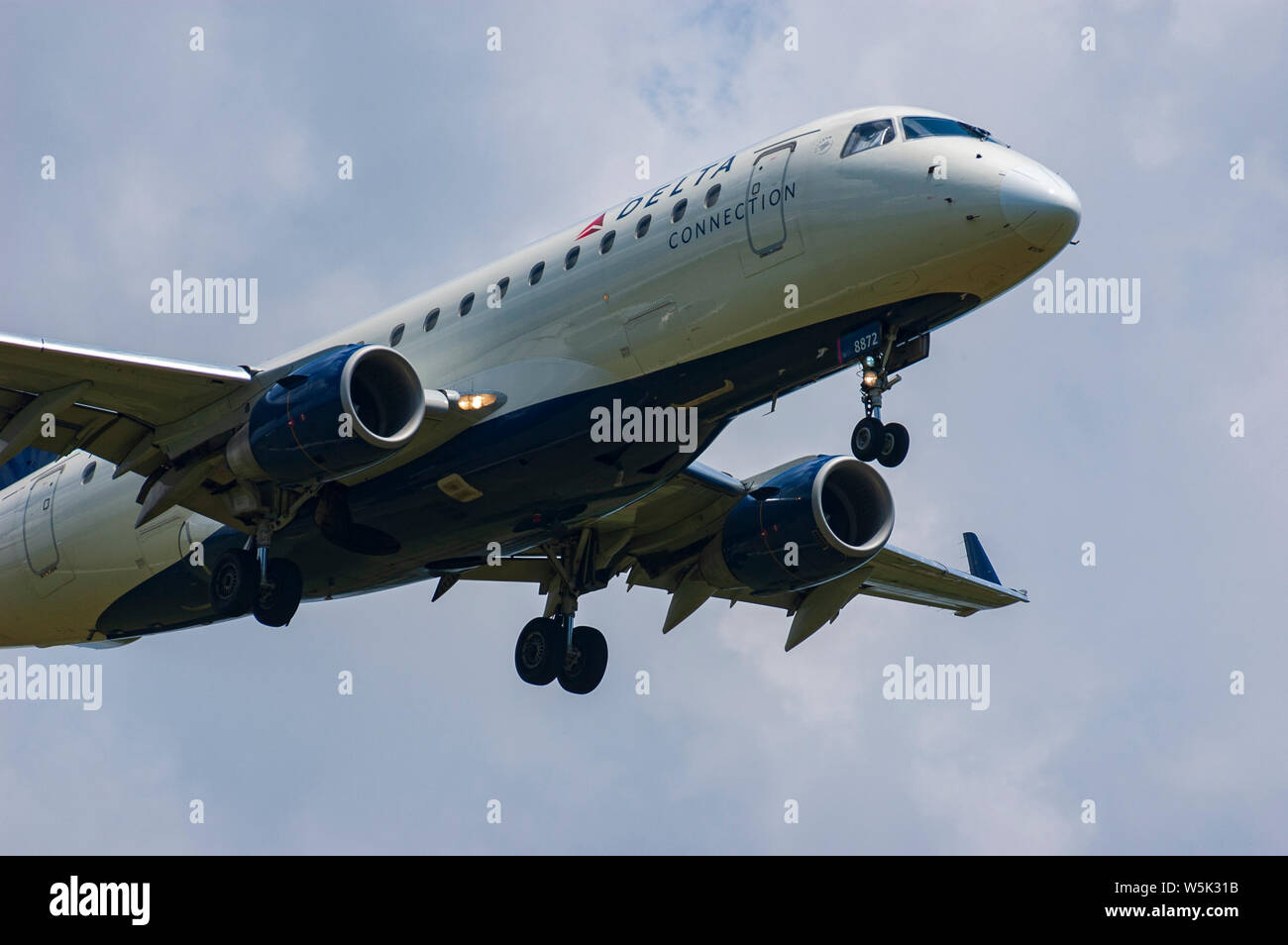 Delta connection plane hi-res stock photography and images - Alamy