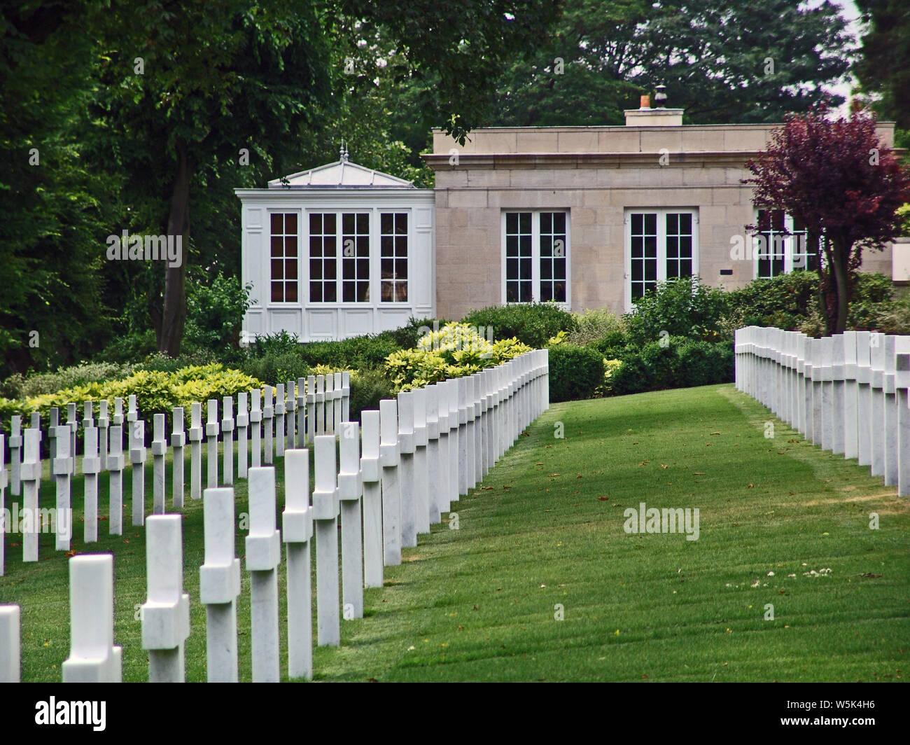 PARIS CEMETERY - AMERICAN SOLDIERS' CEMETERY IN PARIS MONT VALÉRIEN ...