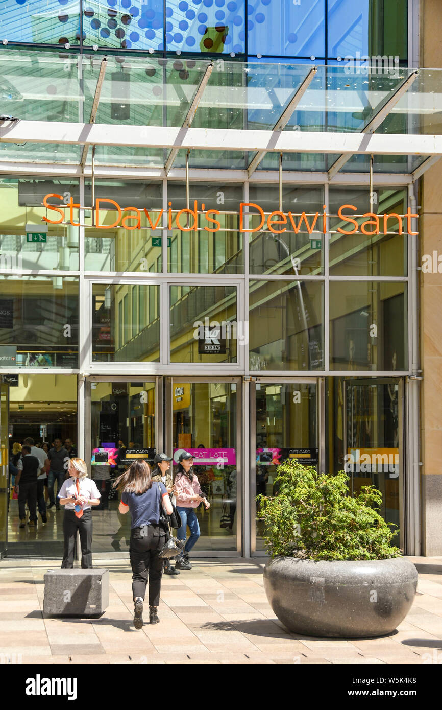 St davids shopping centre cardiff hi-res stock photography and images ...