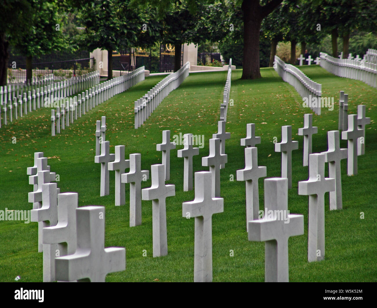 PARIS CEMETERY - AMERICAN SOLDIERS' CEMETERY IN PARIS MONT VALÉRIEN ...