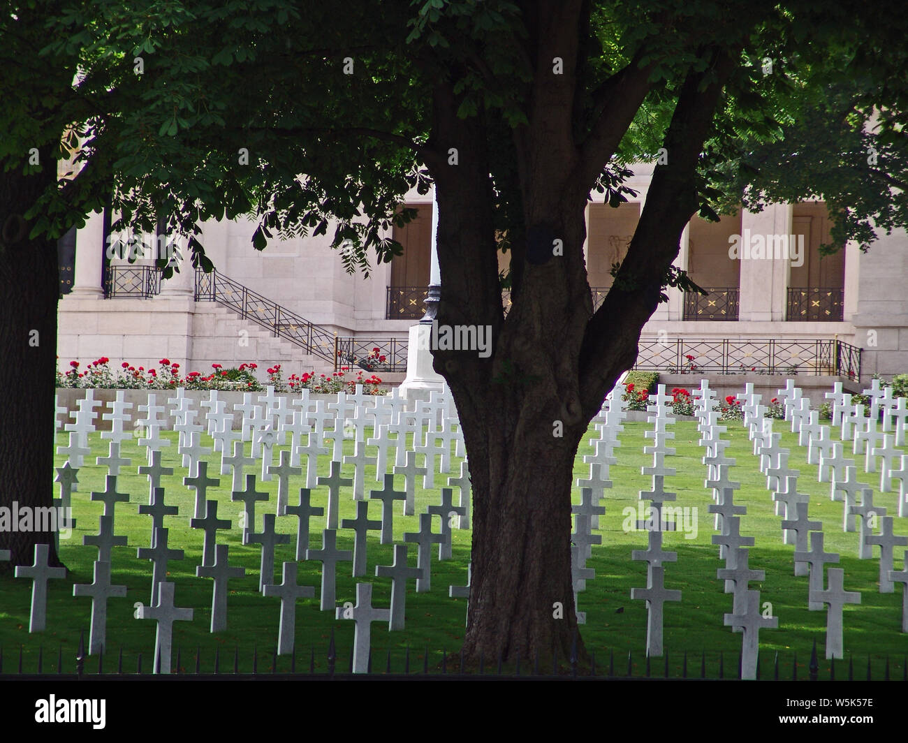 PARIS CEMETERY - AMERICAN SOLDIERS' CEMETERY IN PARIS MONT VALÉRIEN ...