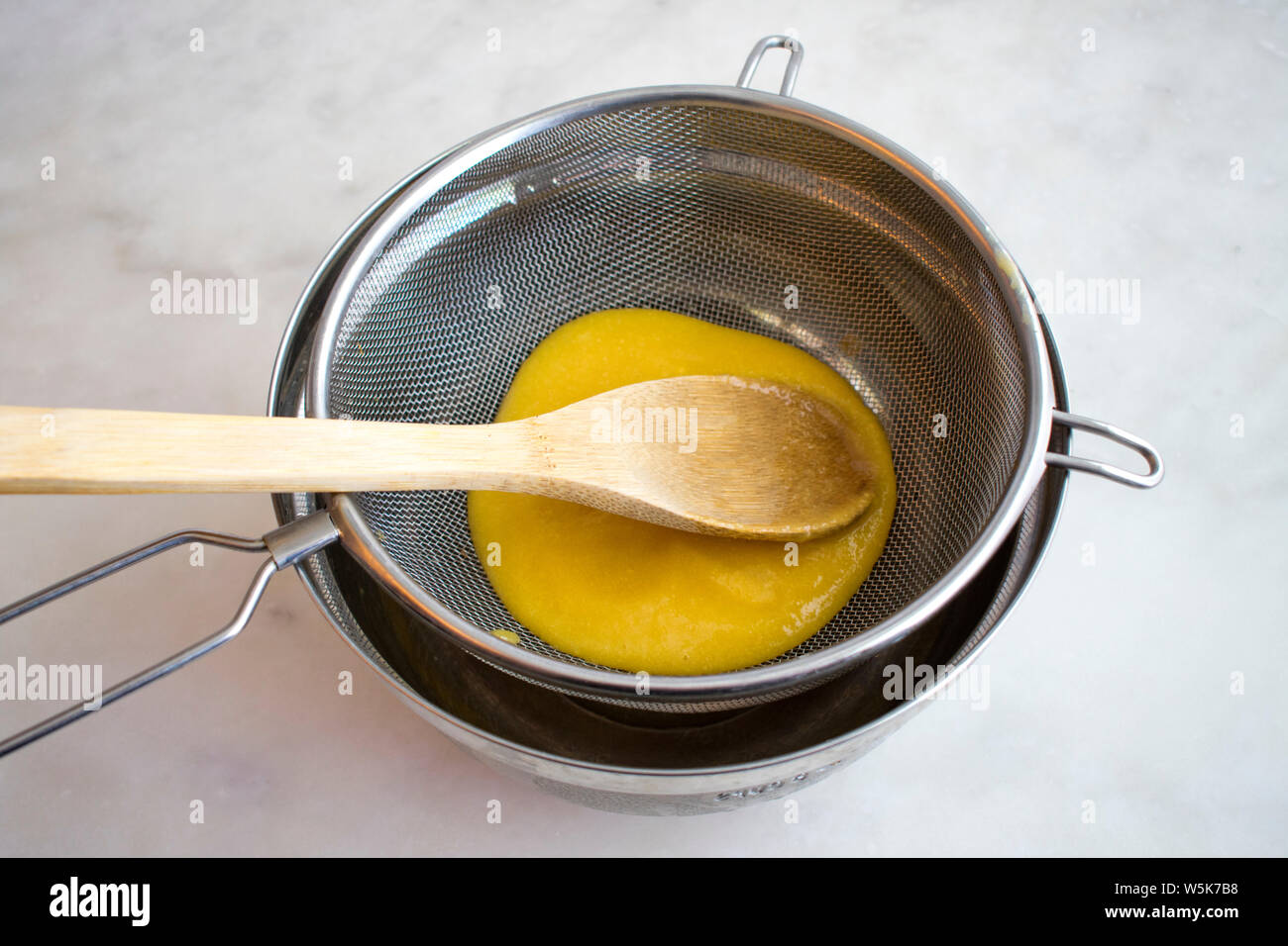 Straining a sauce hi-res stock photography and images - Alamy