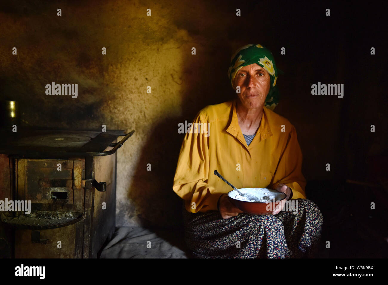 HONEYLAND, Hatidze Muratova, 2019. © Neon / Courtesy Everett Collection ...