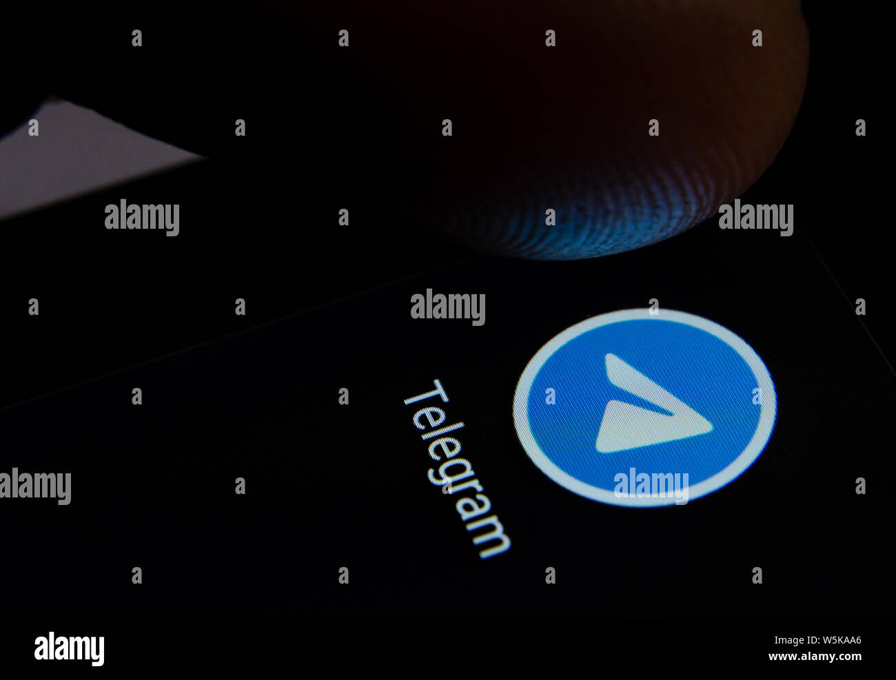 Telegram logo symbol hi-res stock photography and images - Alamy