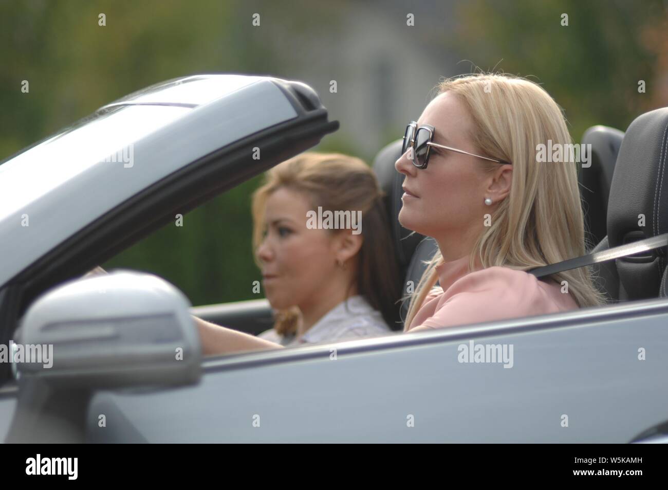 FAMILY PICTURES, from left: Justina Machado, Elisabeth Rohm, (aired ...