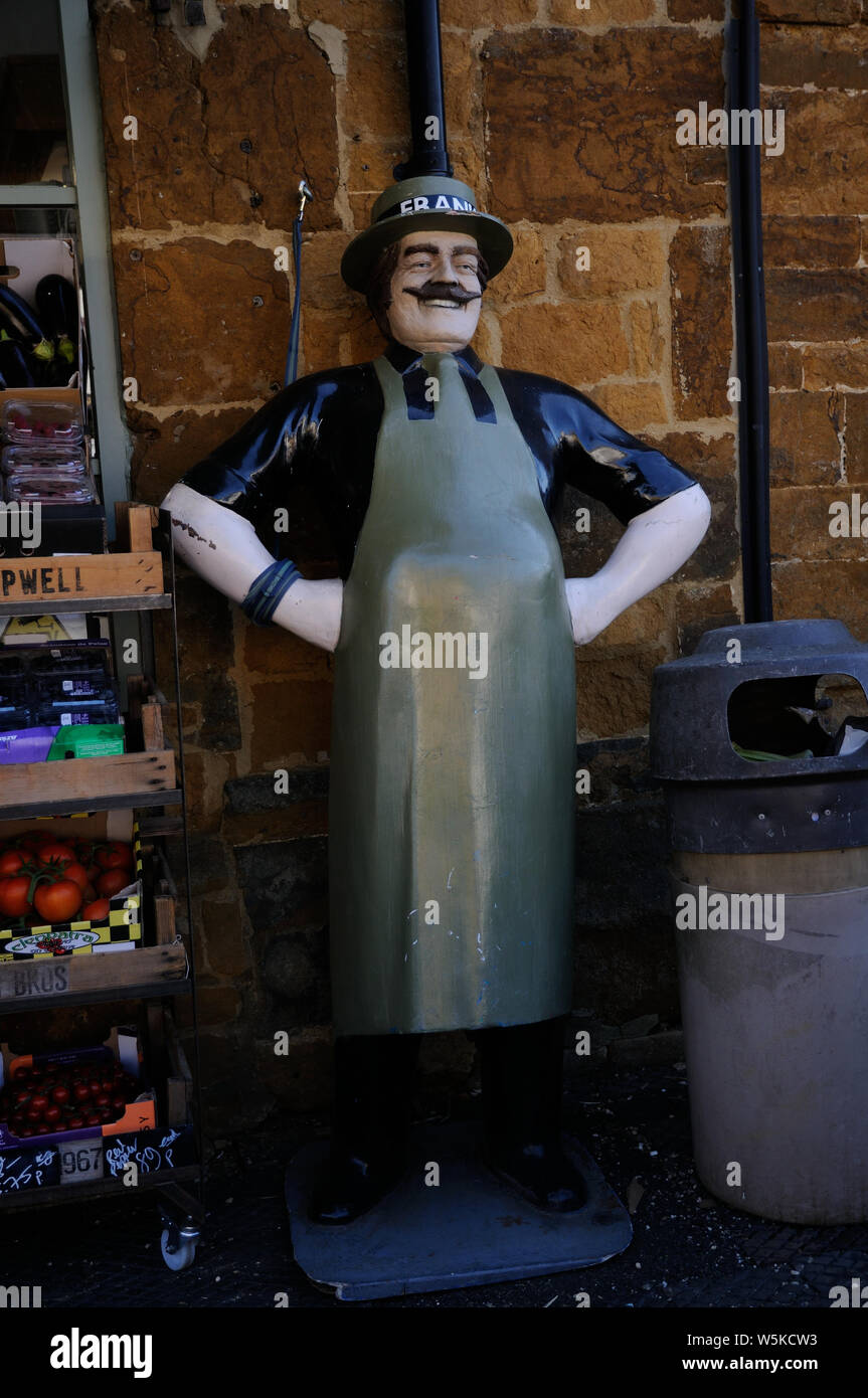 Statue outside shop hi-res stock photography and images - Alamy