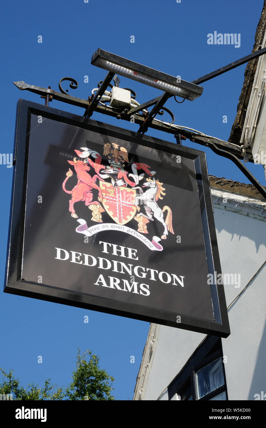 Deddington arms hi-res stock photography and images - Alamy