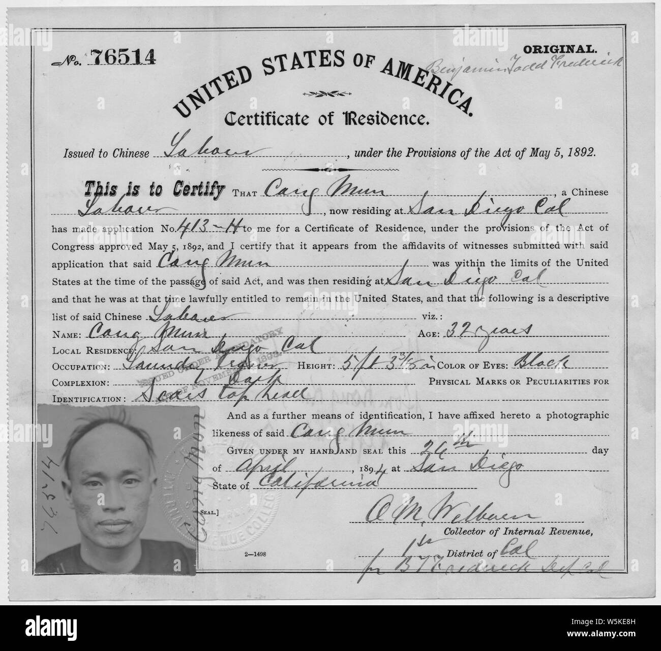 Chinese certificate of residence hi-res stock photography and images ...