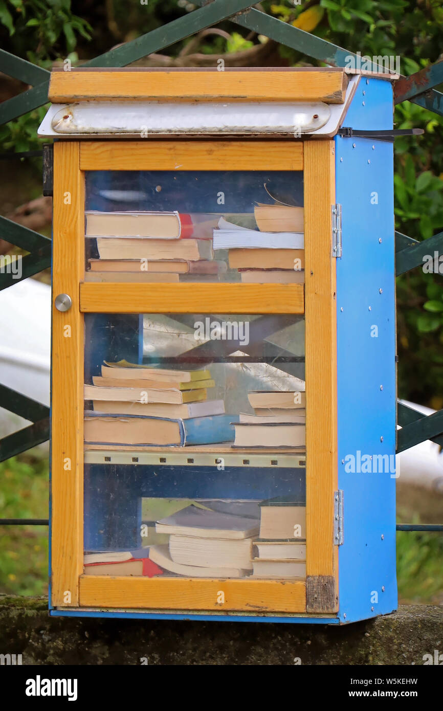 Books inside box hi-res stock photography and images - Alamy