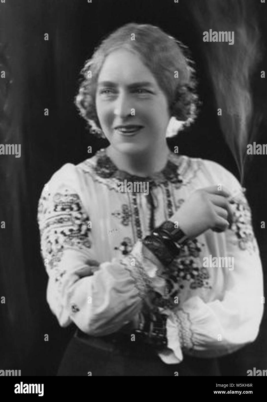 Laura knight hi-res stock photography and images - Alamy