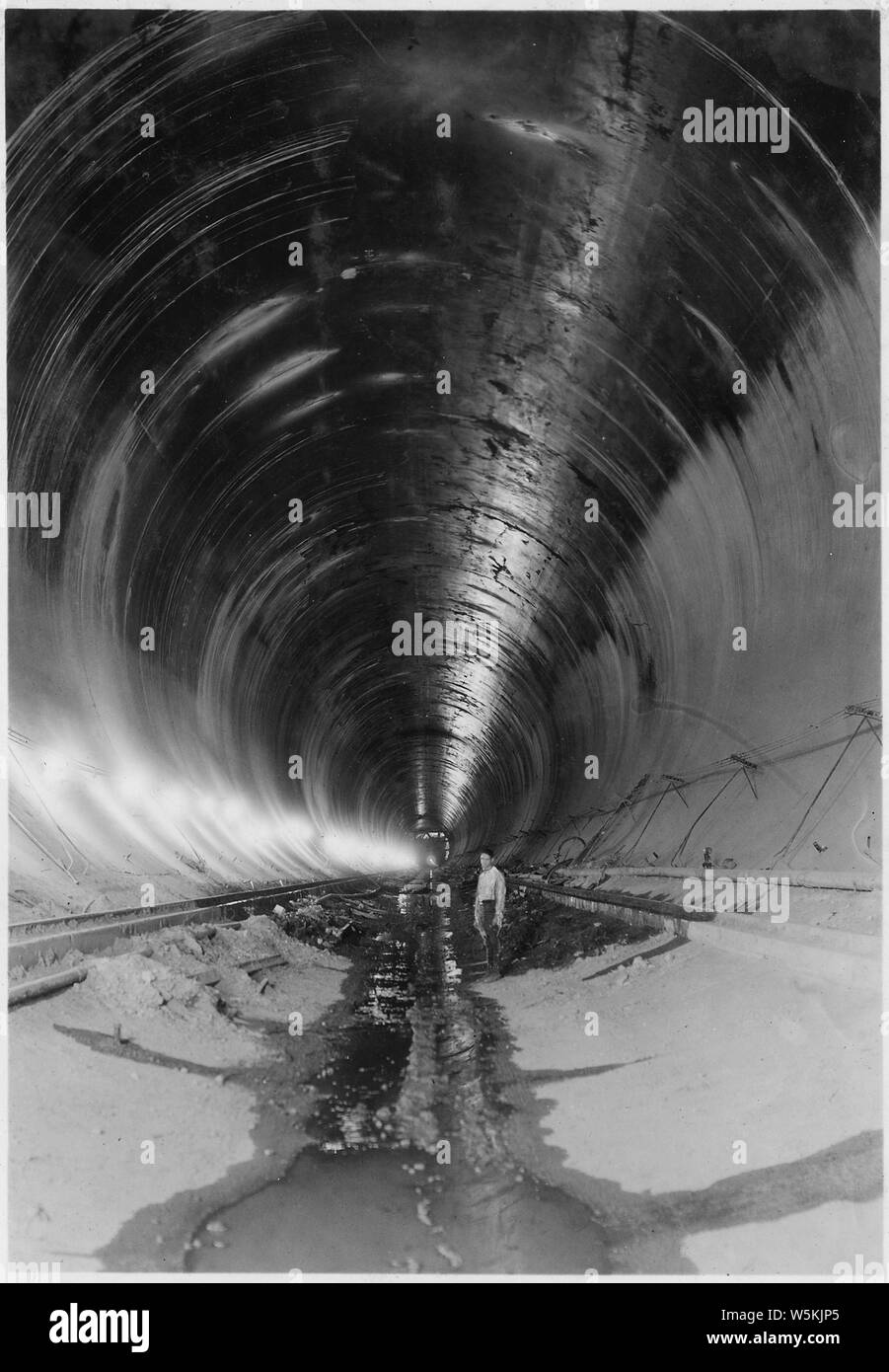 Tunnel lining hi-res stock photography and images - Alamy
