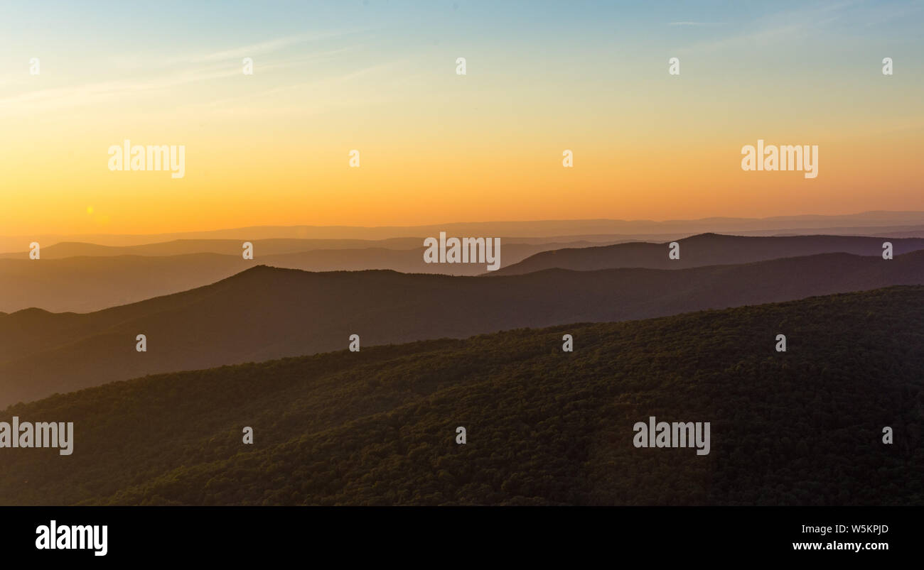 Mountains sunset virginia hi-res stock photography and images - Alamy