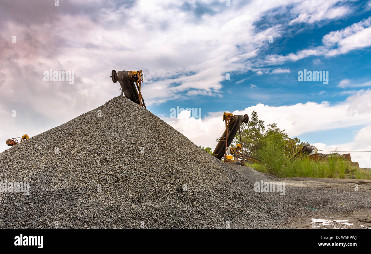 Stone quarry india hi-res stock photography and images - Alamy