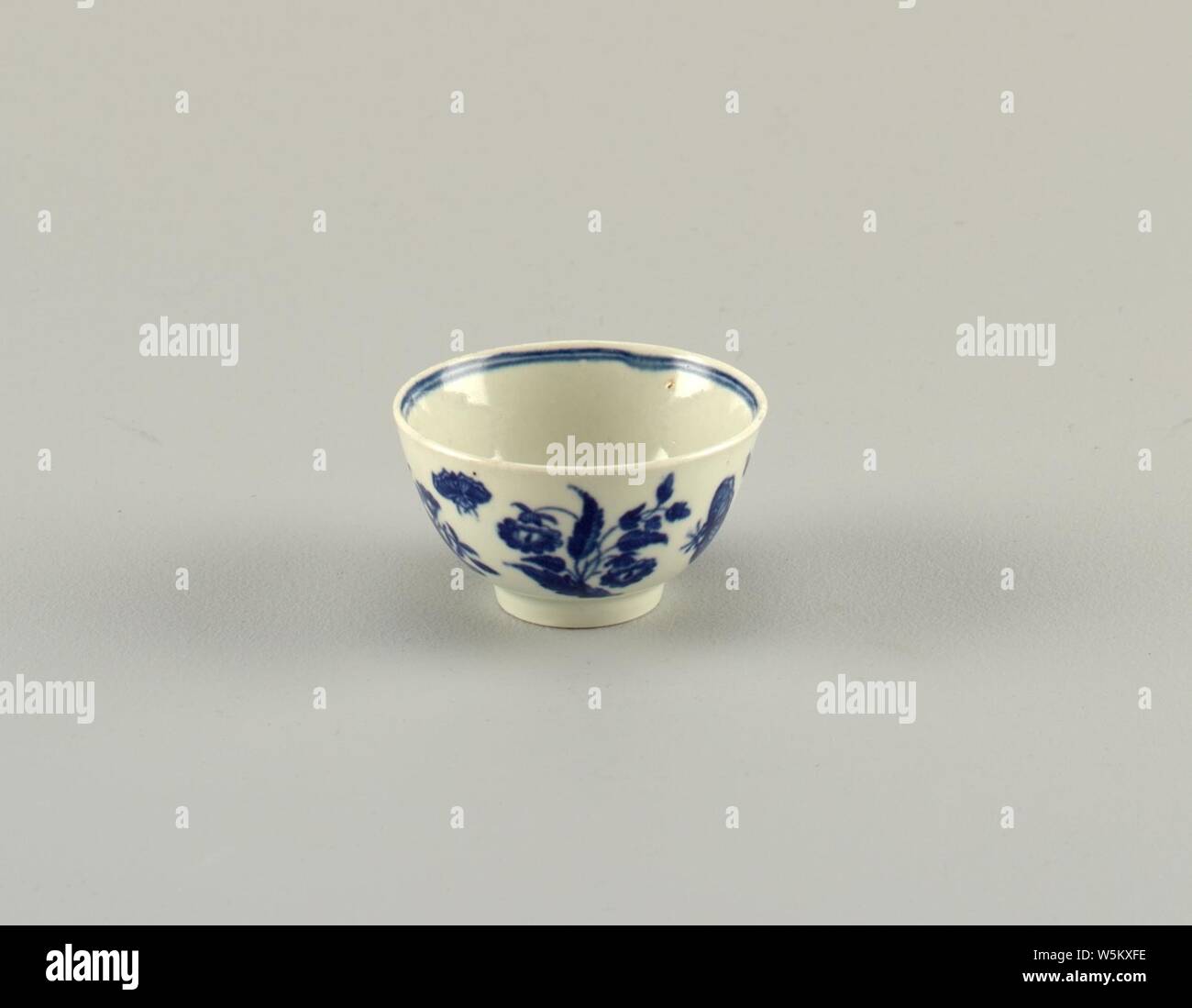 Saucer ca hi-res stock photography and images - Alamy