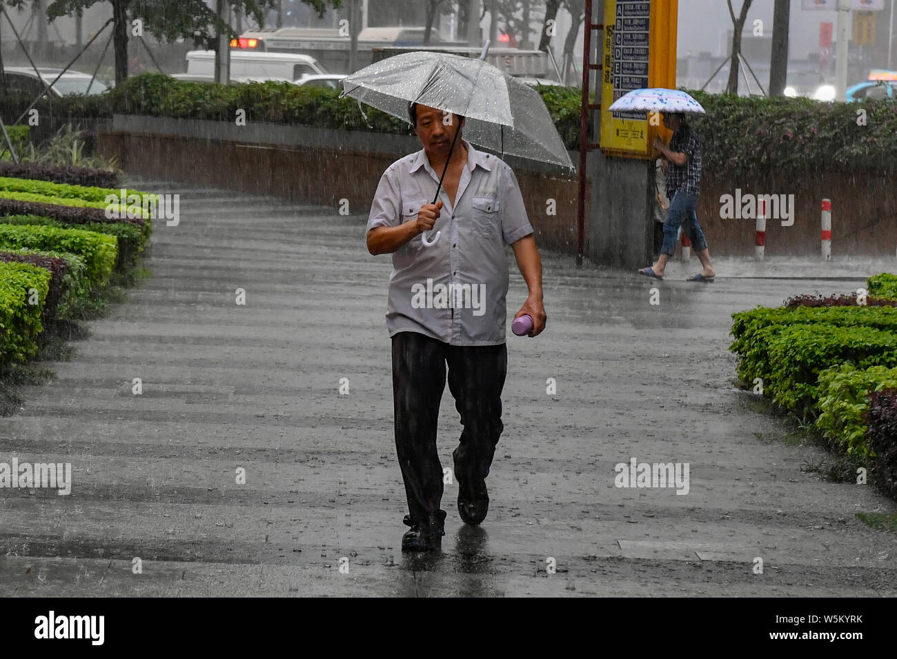 Commuter flooding hi-res stock photography and images - Alamy