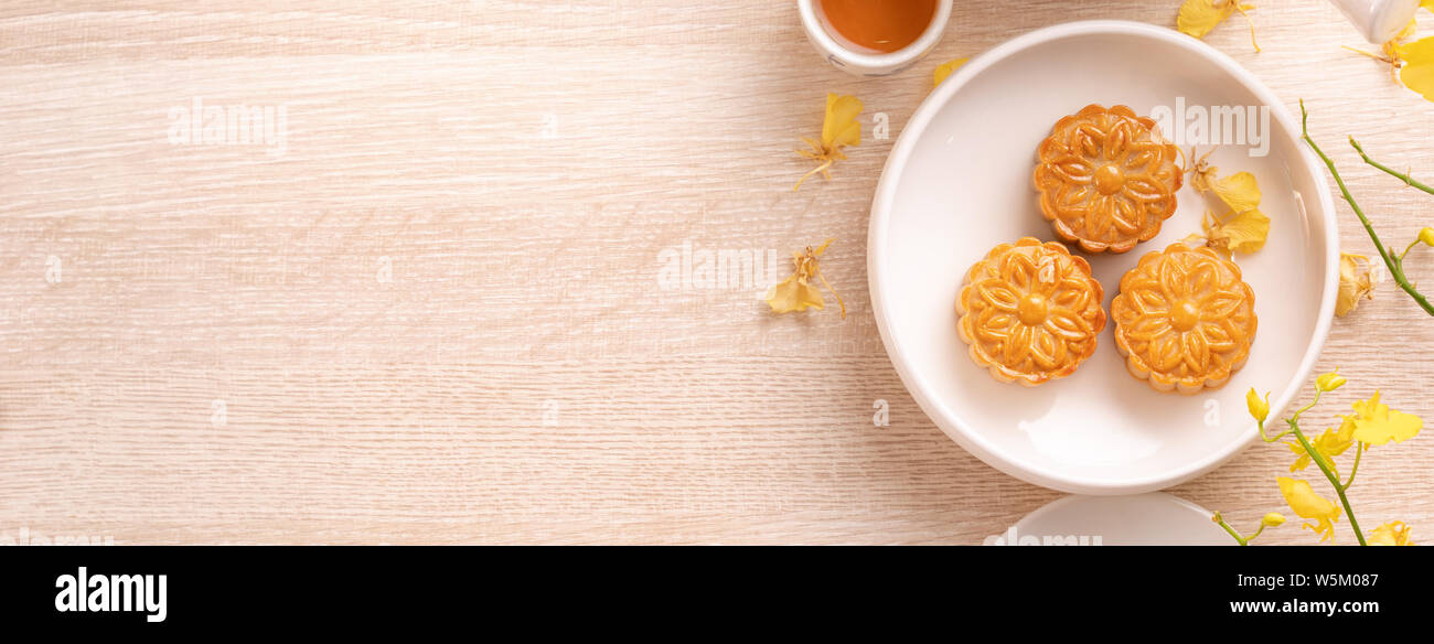 Delicious moon cake for Mid-Autumn festival with beautiful pattern ...