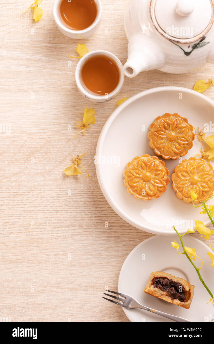 Delicious moon cake for Mid-Autumn festival with beautiful pattern ...