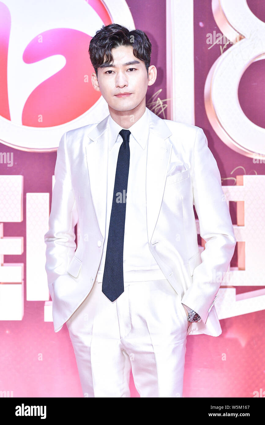 --FILE--Chinese actor Zhang Han arrives for an award ceremony in ...