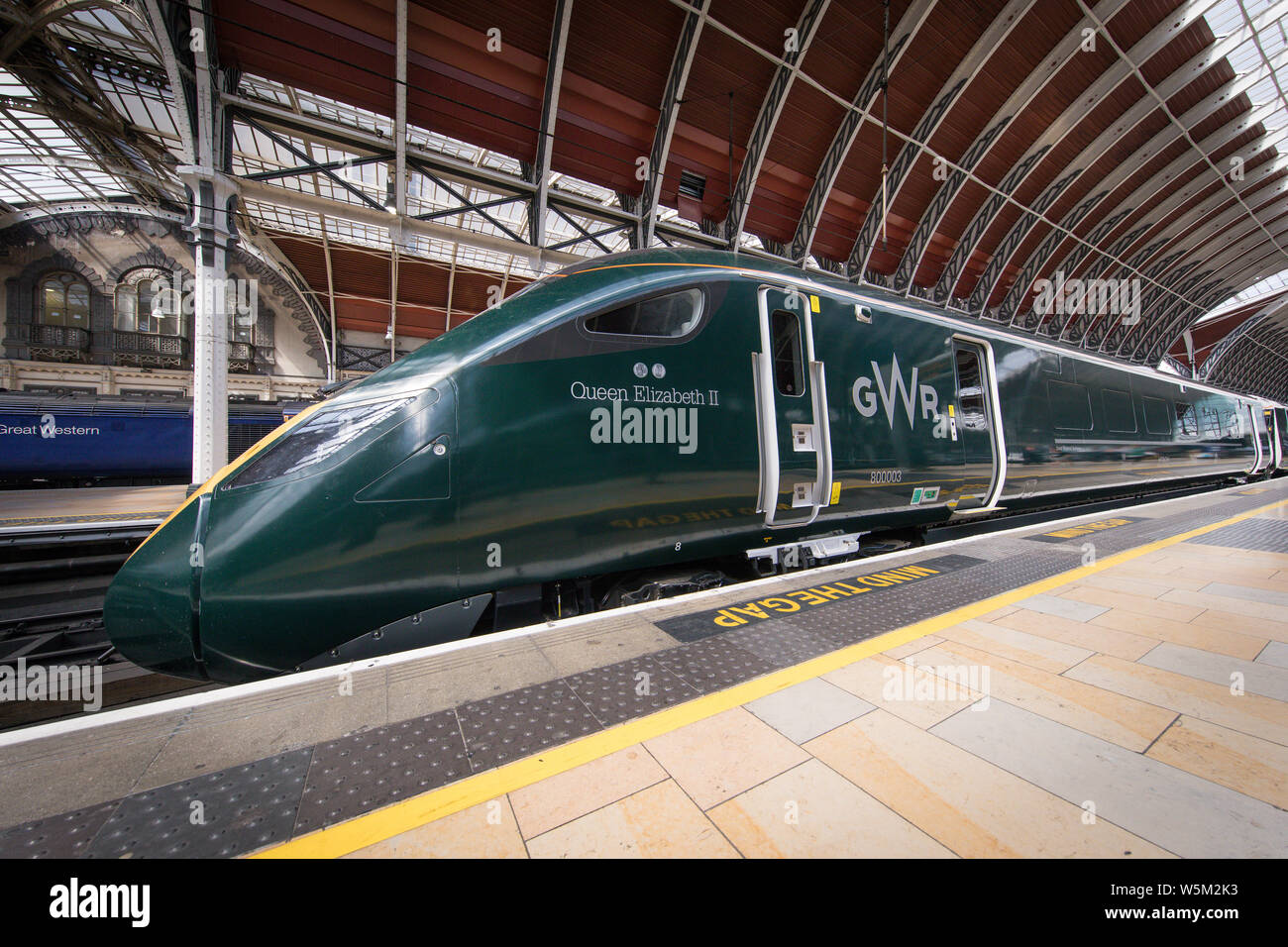Great Western Railway Gwr High Speed Train Stock Photos & Great Western ...