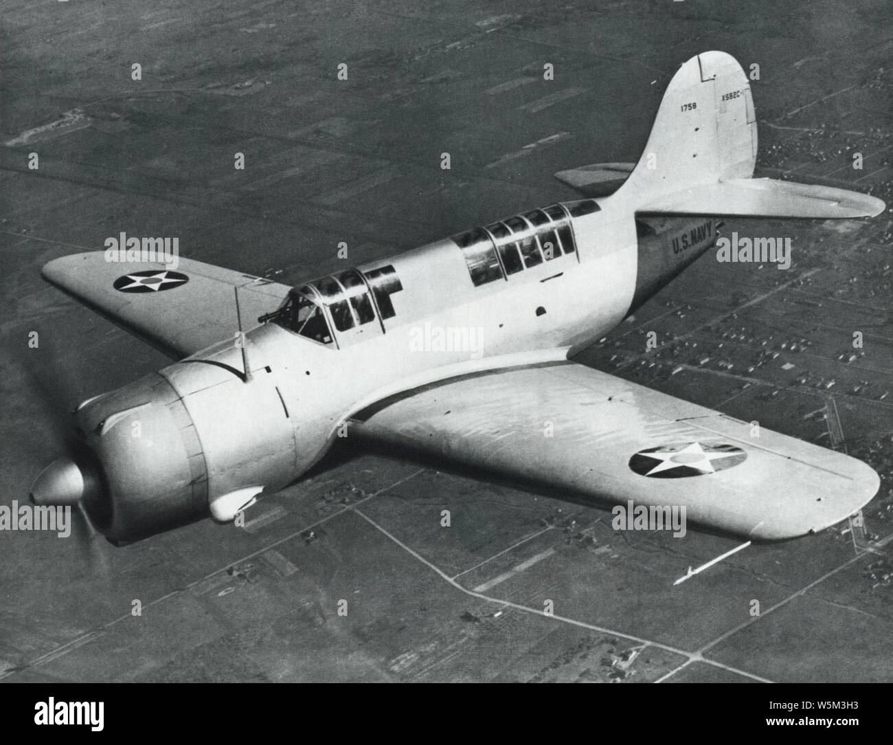 Curtiss XSB2C-1 Helldiver prototype in flight, circa 1941 (44268369 ...